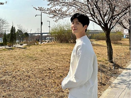 South Korean actor Kim Seon Ho of Hometown Cha-Cha-Cha is set for his ...