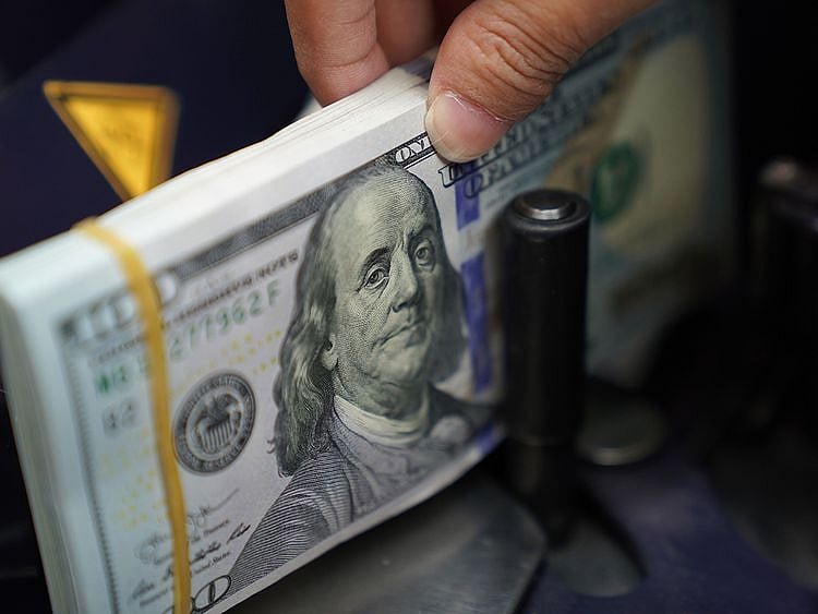 Dollar rises, base metals drop after Trump renews tariff call