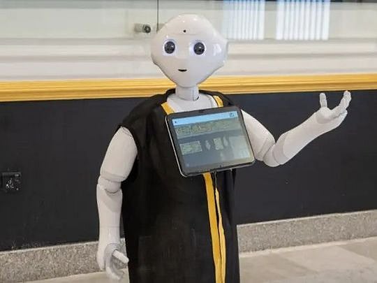 Watch: Multilingual robot interacts with pilgrims at Kaaba Kiswa ...