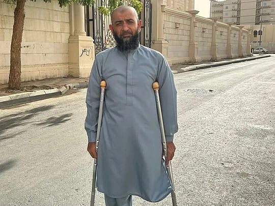 Pakistani amputee defies odds, fulfills lifelong dream of performing Hajj