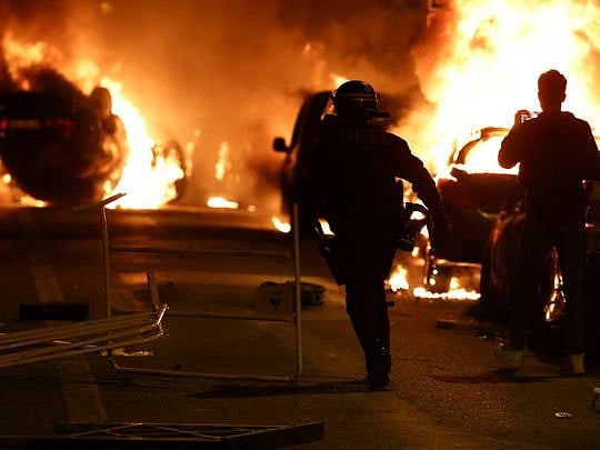 France unrest: Riots spread, 40,000 policemen deployed after teenager ...