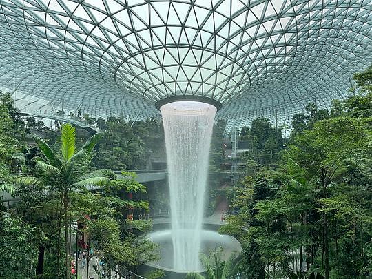 Travellers clear Singapore Airport immigration in just 10 seconds using ...