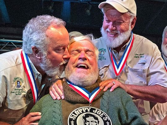 US: Bell tolls for Wisconsin man who wins Hemingway look-alike contest