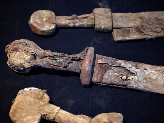 Israel unveils Roman-era weapons found in desert cave