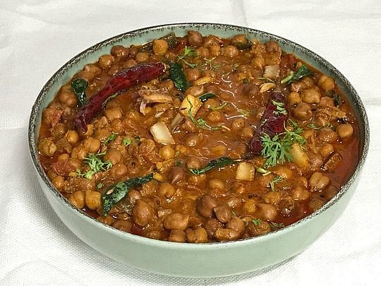 Video guide to making Kerala-style spicy Kadala or black chickpea curry