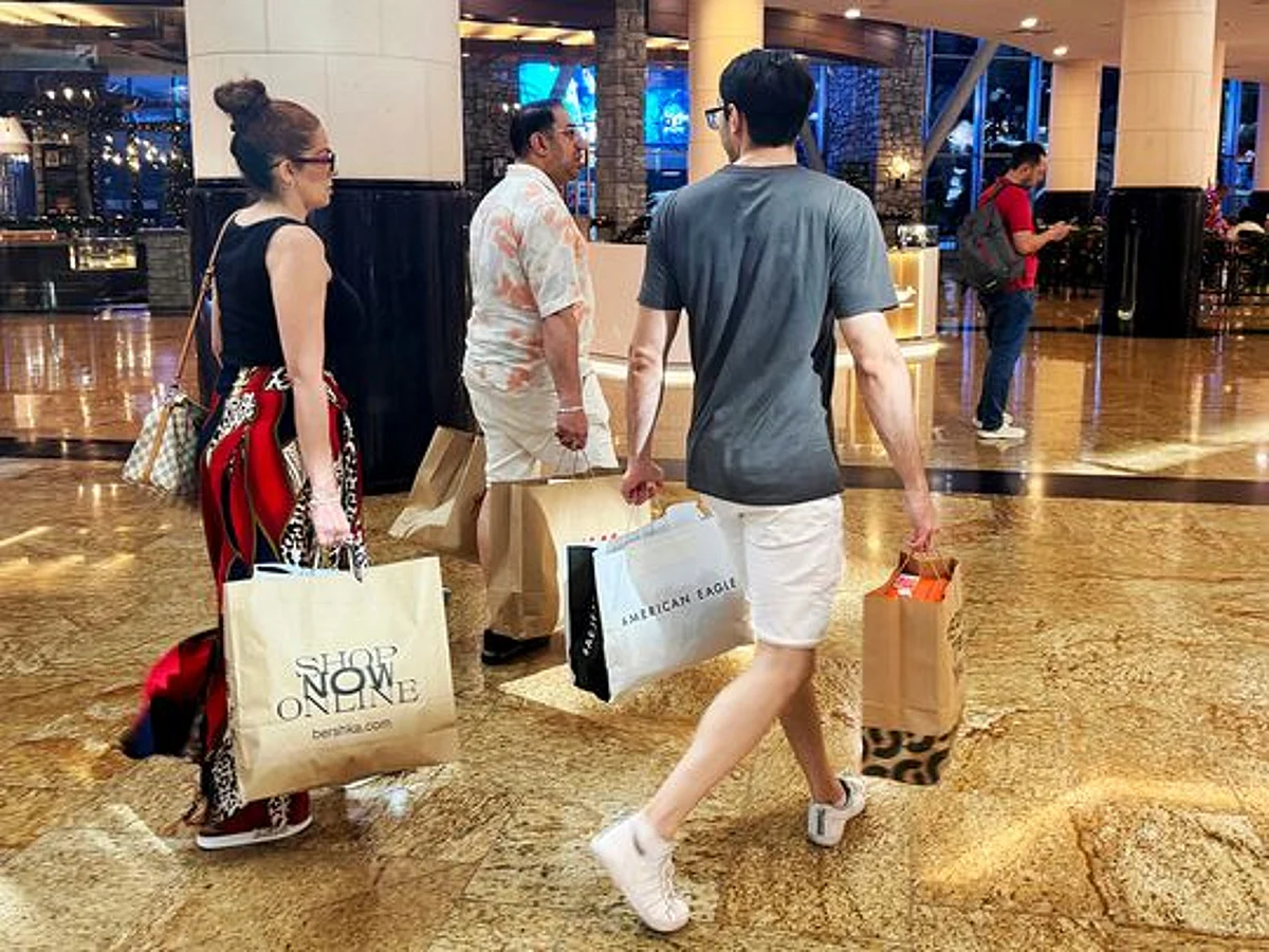 UAE consumers likely to spend 5% more in 2024: Mastercard UAE consumers likely to spend 5% more in 2024: Mastercard
