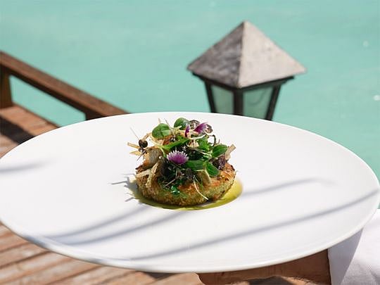 Artichoke and pea risotto cake: A vegetarian appetiser recipe