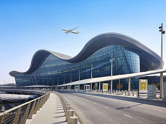 Dubai to Abu Dhabi airport: Skip traffic and taxis with a 24/7 shuttle bus!