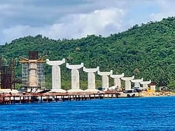 Philippines: 1-billion bridge takes shape in Calabarzon