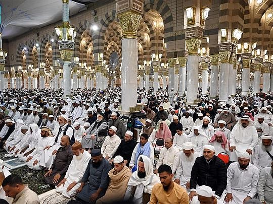 Saudi Arabia: Devotees gather in vast numbers for Ramadan prayers at ...