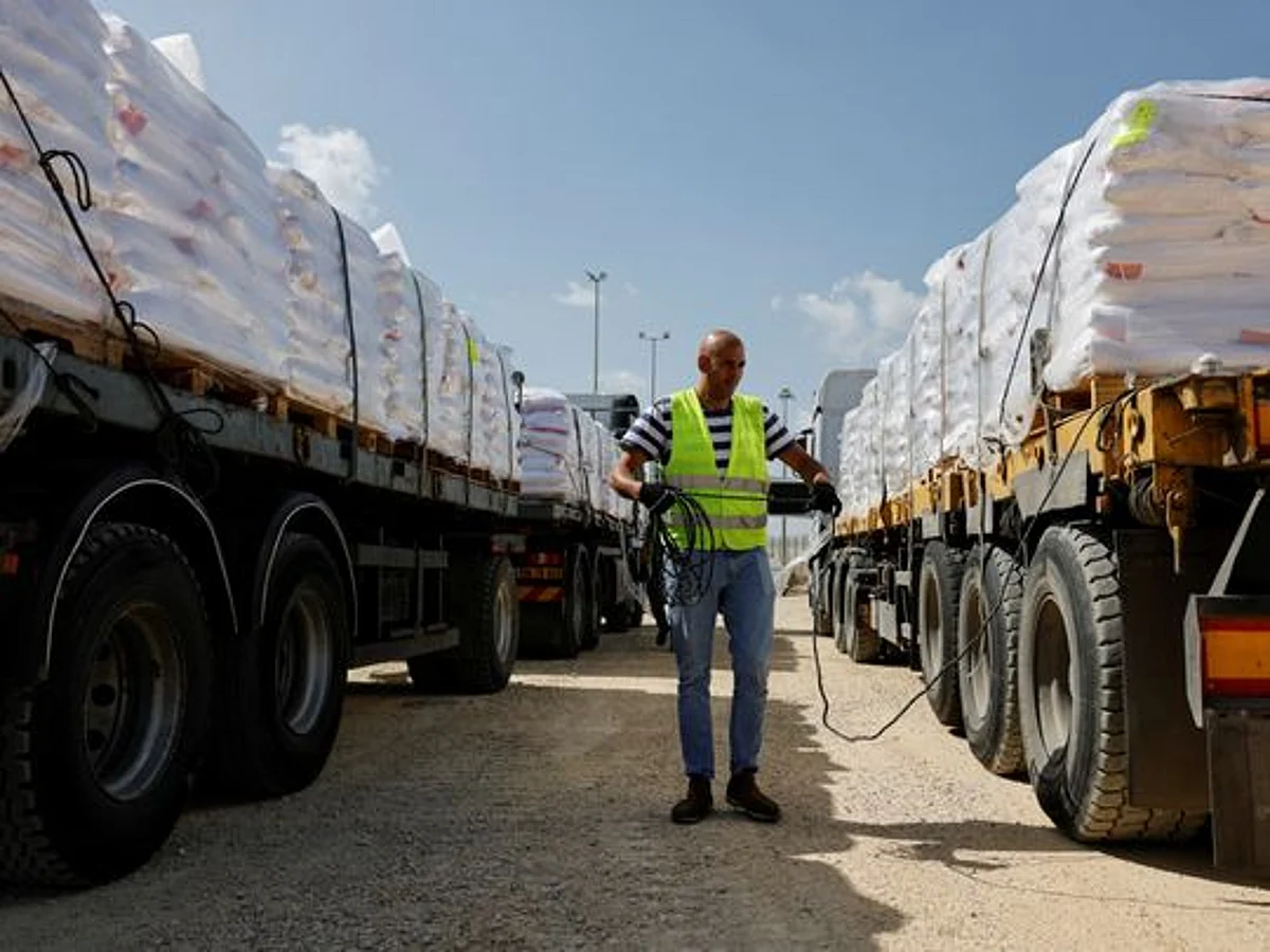 Israel shuts Gaza crossing after Hamas rocket barrage from Rafah Israel shuts Gaza crossing after Hamas rocket barrage from Rafah