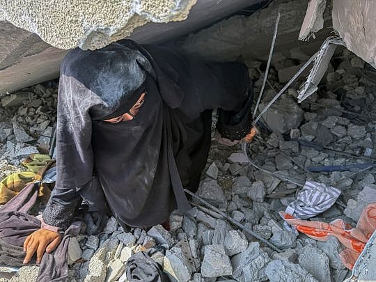 Palestinian sisters cry out for missing mother after Gaza airstrike