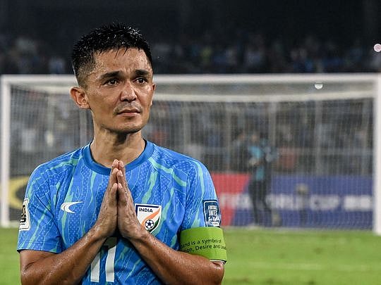 Seven-star S. Korea breeze through as India legend Chhetri bows out