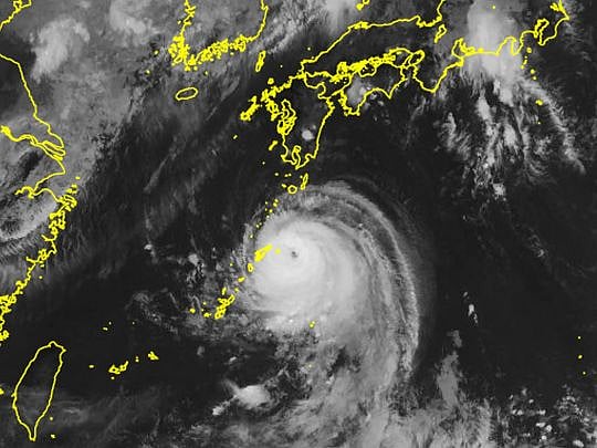 Typhoon disrupts travel, brings heavy rain in Japan