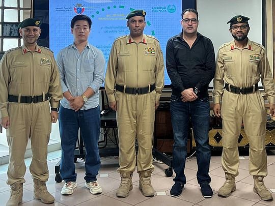 Dubai Police honour two residents for cooperation