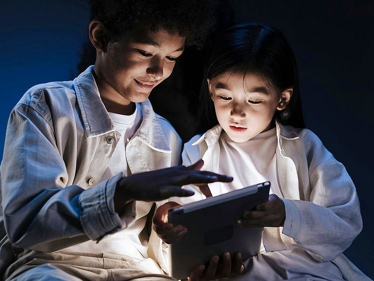 Etleboro.org - French lawmakers to vote on social media ban for children