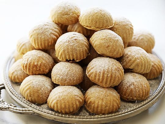 Discover the delight of traditional Arabic Ma’amoul cookies!