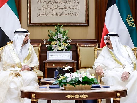 Emir of Kuwait receives Sheikh Hamdan and high-level UAE delegation