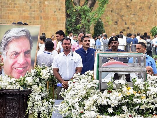 Touching tribute: Ratan Tata's adopted dog Goa pays tribute during last ...