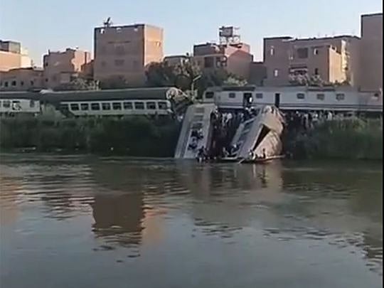 At least 20 Egyptians injured as two trains collide in Minya