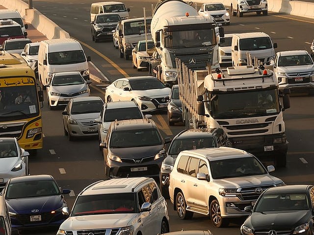 Think before jumping lanes in UAE: Dh400 fine for breaking mandatory ...