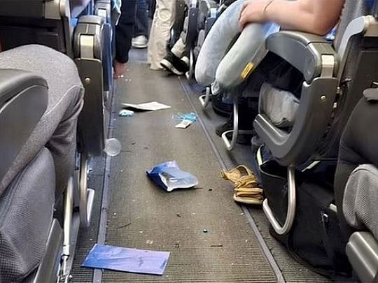 Video: Severe turbulence on US-bound flight sends passengers tumbling ...