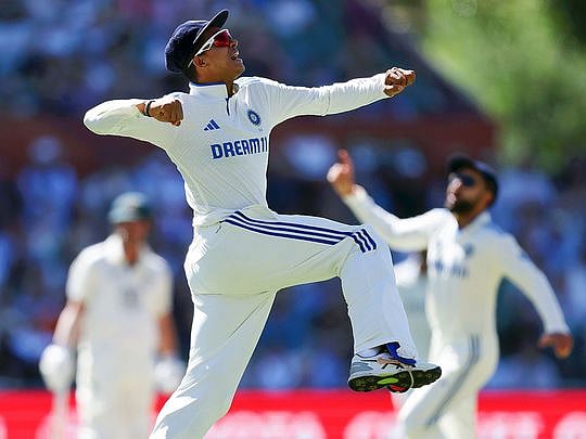 Australia zero in on victory over India after Head crunches 140
