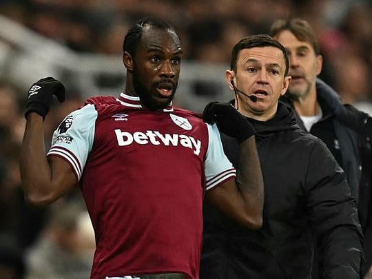 West Ham’s Antonio suffers lower limb fracture in car accident