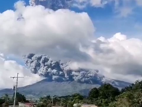 Philippines: Kanlaon Volcano erupts, alert level raised