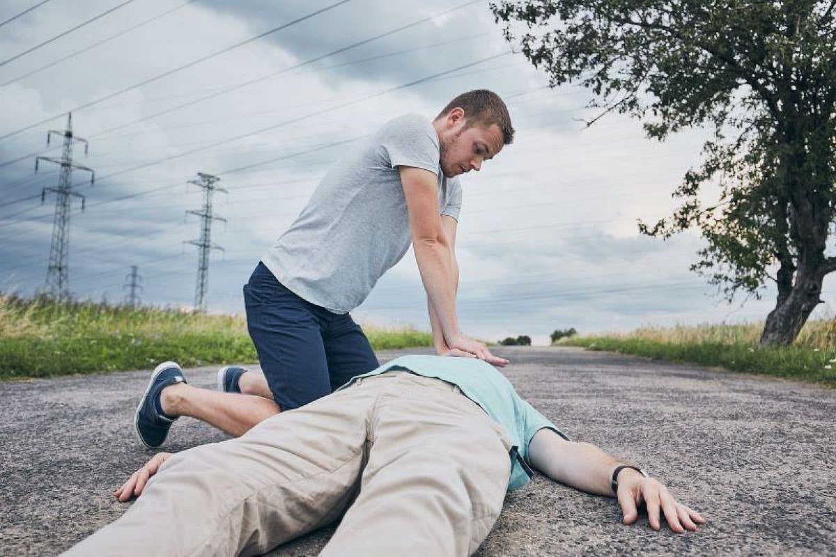 Bystanders More Readily Perform CPR If 911 Operator Instructs