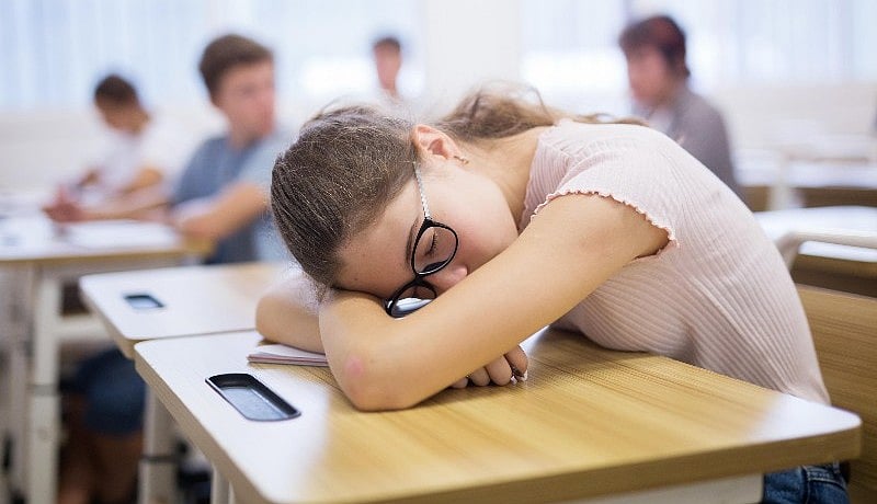 Late Bedtime, Irregular Sleep Tied to Academic Problems in Teens