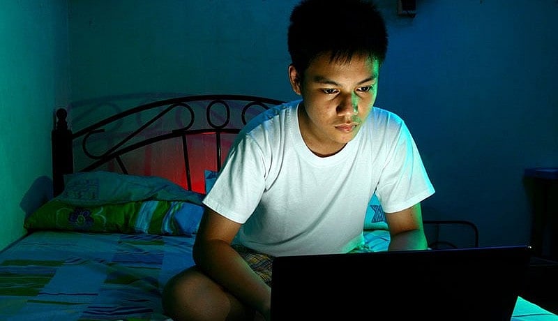 Excessive Internet Use Tied to More Absences for Teens
