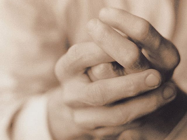 How to Treat an Injured Nail: Expert Tips and Advice