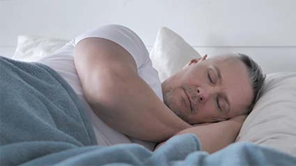 Study Links Sleep Regularity to Dementia Risk: U-Shaped Pattern Identified