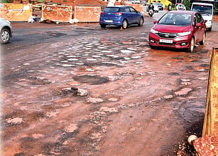 Potholes.... potholes everywhere.... No motorable road