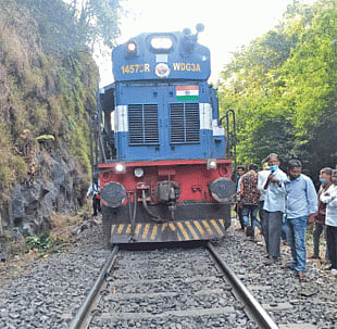 Vasco da Gama-Howrah Amaravati Express derails