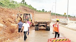 Onset of monsoon triggers landslide on Verna-Cortalim highway
