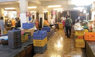 Ponda market drainage pipes broken, public faces hardship due to flooding