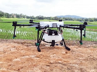 Farming Solutions: Revolutionary Agri-Drones spray fertilisers in ...