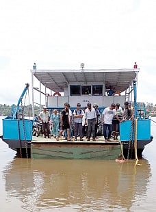 Chorao-Ribandar commuters stranded as ferry raft breaks down