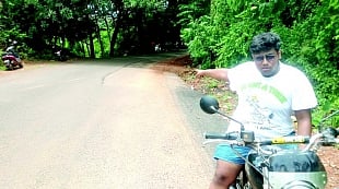 Incomplete tarring leaves road uneven at Donkhamb sharp turn, poses ...