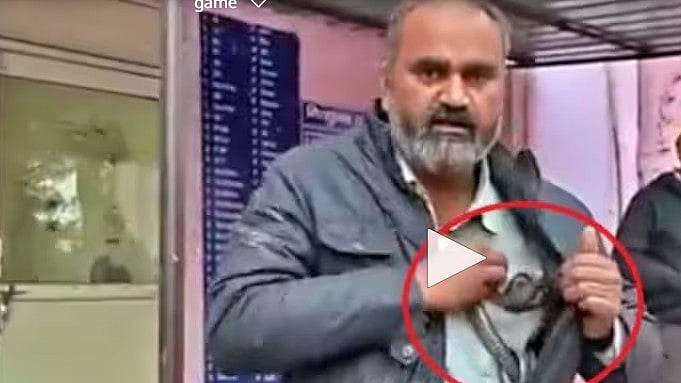 உ.பி.யில் தன்னை கடித்த பாம்புடன் சிகிச்சைக்கு வந்த நபர்: அதிர்ச்சியில் ...