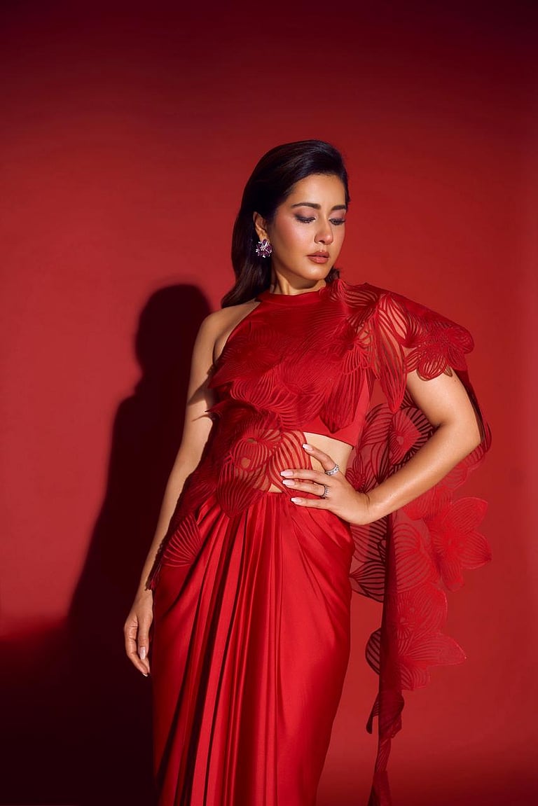 Raashii Khanna on Saying No, Anees Bazmee’s New Comedy and Farzi 2: How ...