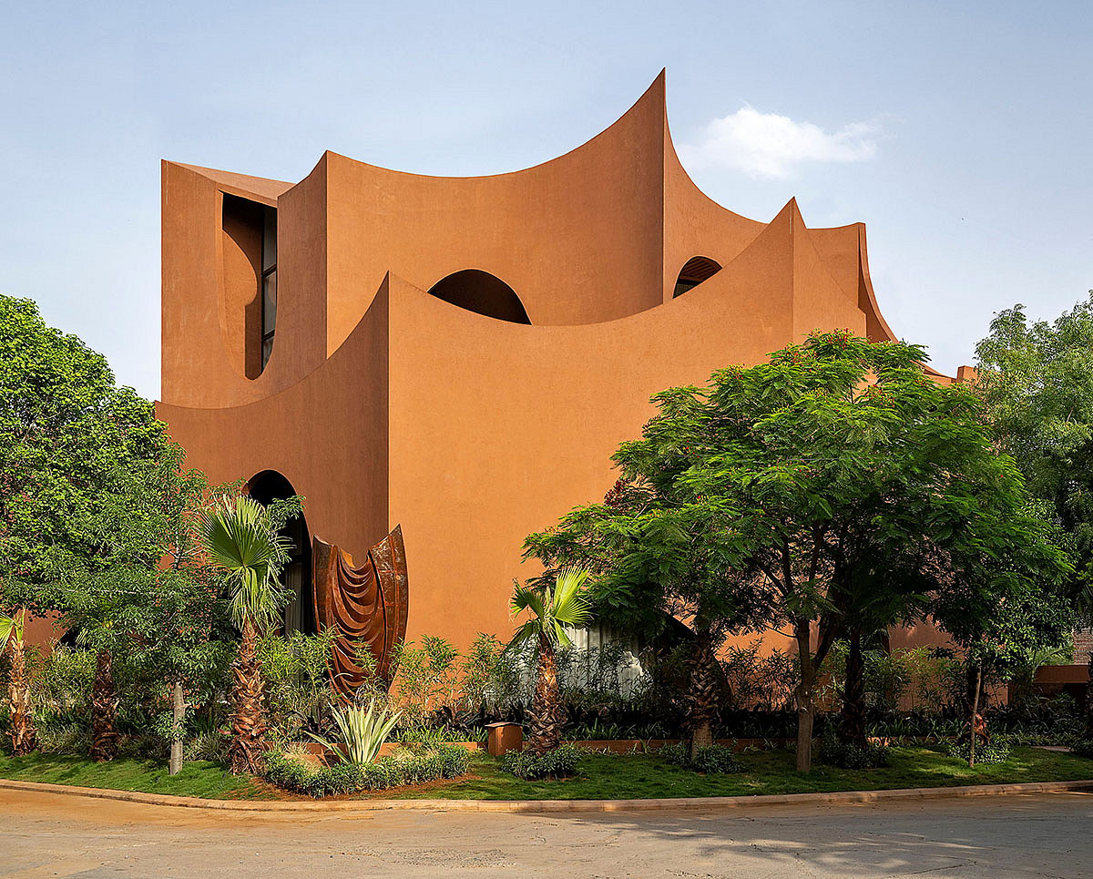 Inside Architect Sanjay Puri's Energy-Efficient Sculptural House In ...