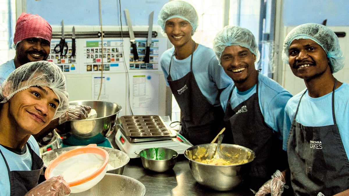 The Red Bari: How Avantika Jalan Transformed A Ninety-Year Old House ...