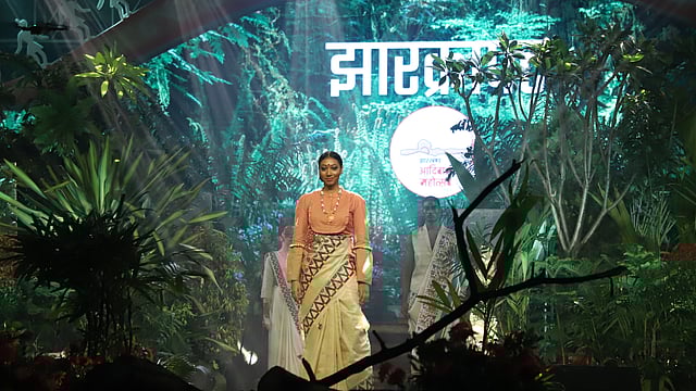 Adivasi Paridhan Pradarshan - An Indigenous Fashion Show By Johargram ...