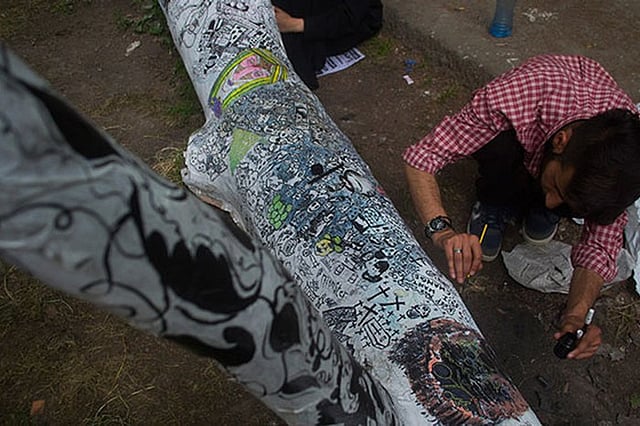 Kashmiri Students Turn A Chinar Tree Into An Art Installation At Their ...