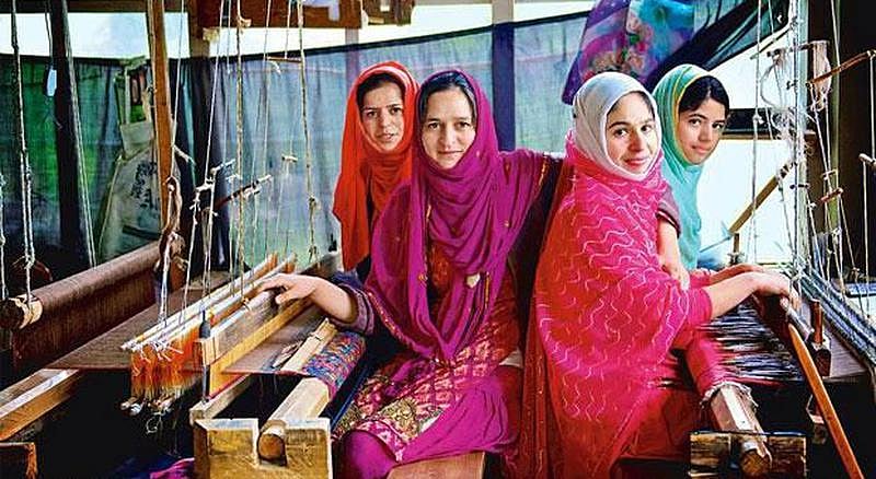 The Story of Kani Shawl, Kashmir’s Oldest Handcrafted Shawl With A GI Tag
