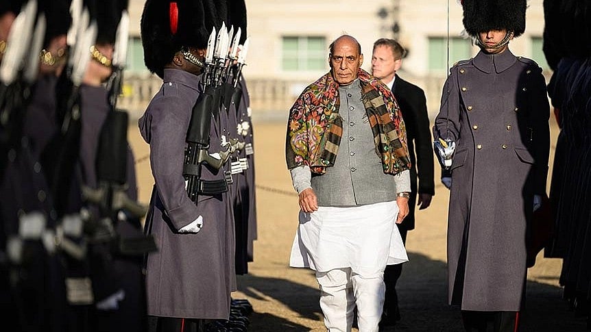 Indian Defence Minister gets ceremonial Guard of Honour in UK, signs ...
