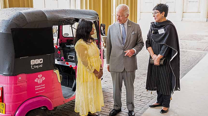 Teen Pink E-Rickshaw driver from Indian village wins King’s award